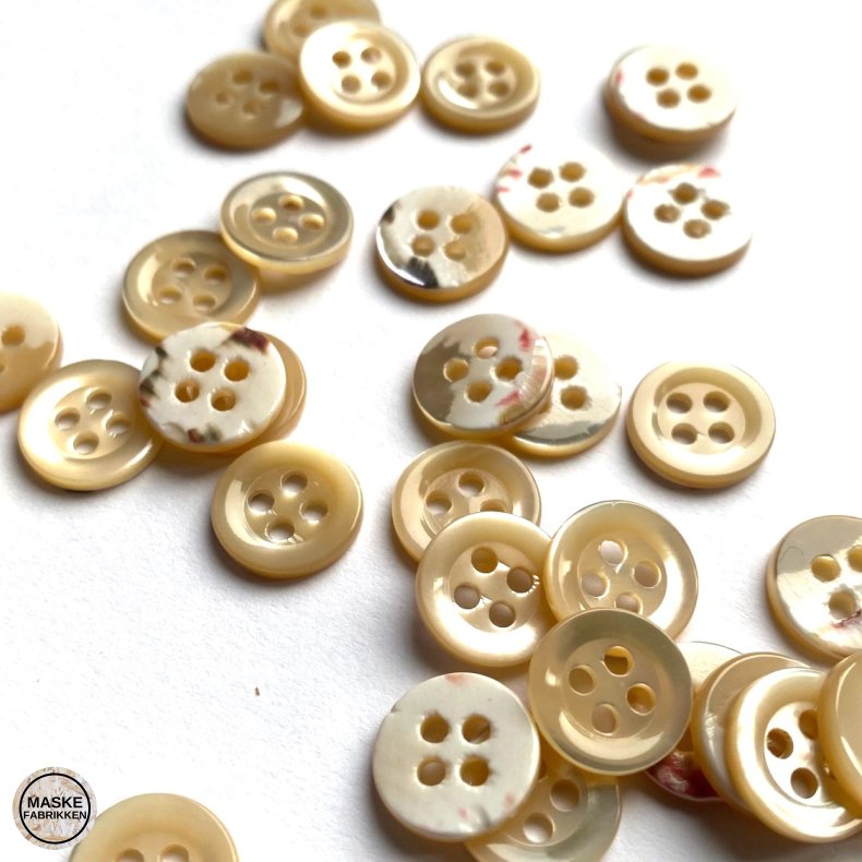 Perlemorsknap, lys, 4-huls, 12 mm - Perlemorsknapper - Maskefabrikken